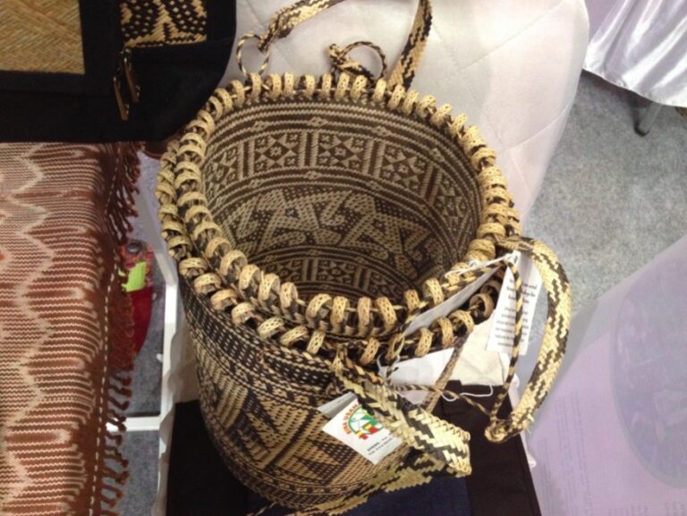 10 Jenis Anyaman Tradisional Indonesia yang Sarat Makna